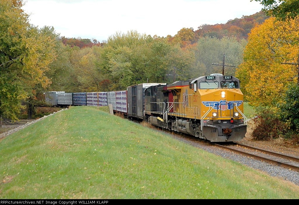 NS 930 UP 5307 Building America flag engine